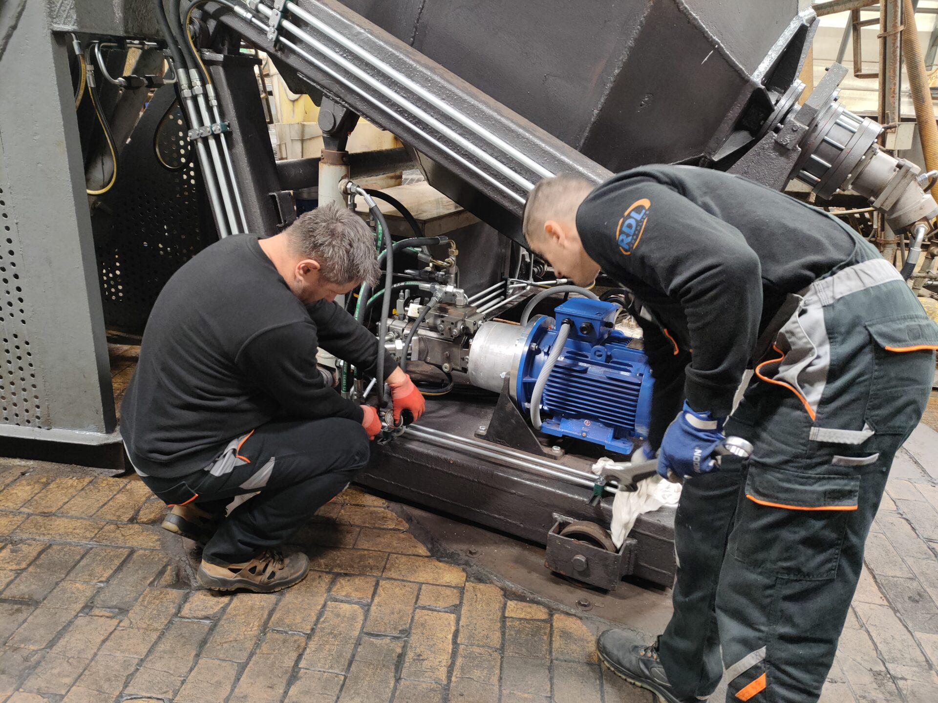 Service -hydraulic drives and control service, inspection diagnostics